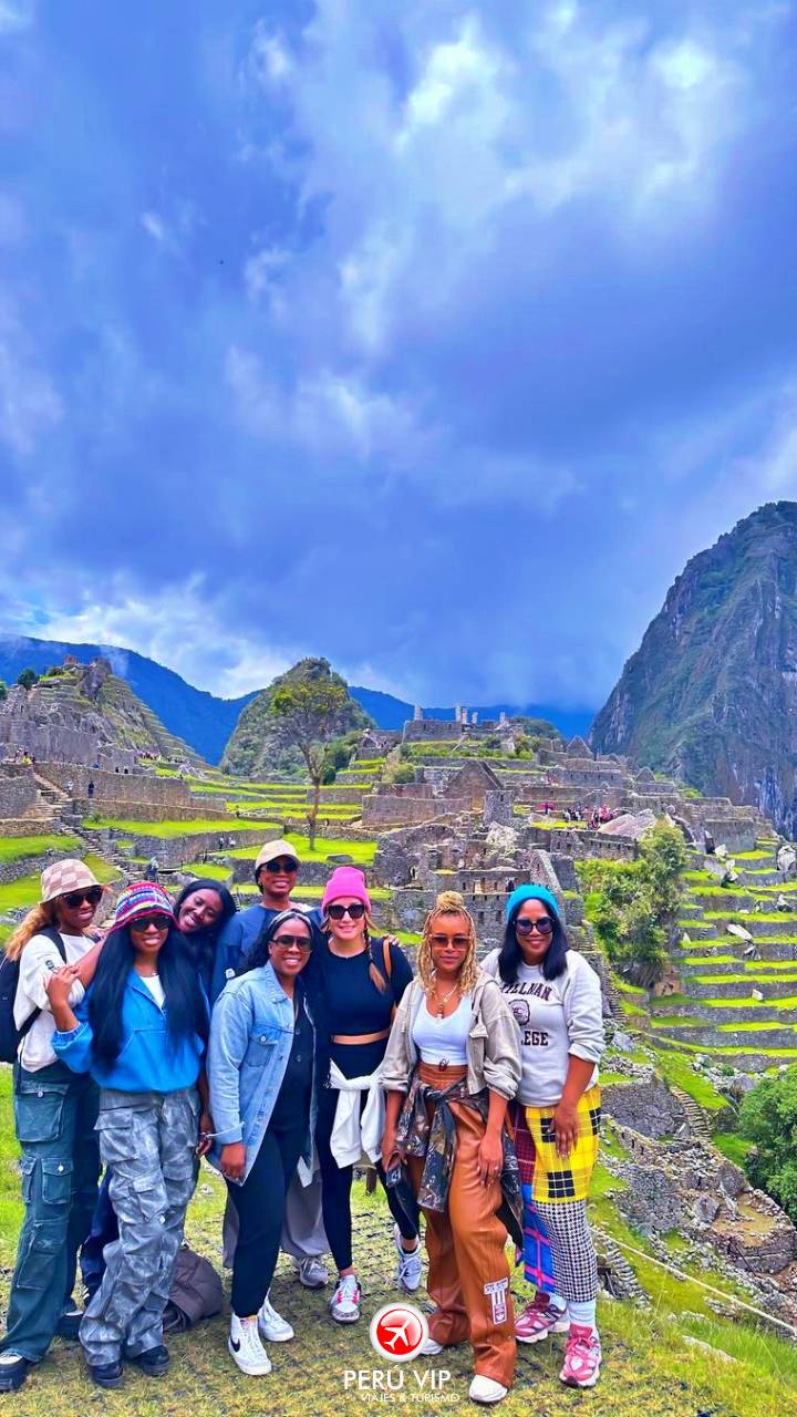 Tour Machu Picchu 1 día tren expedition o voyager | Perú Vip Viajes ...